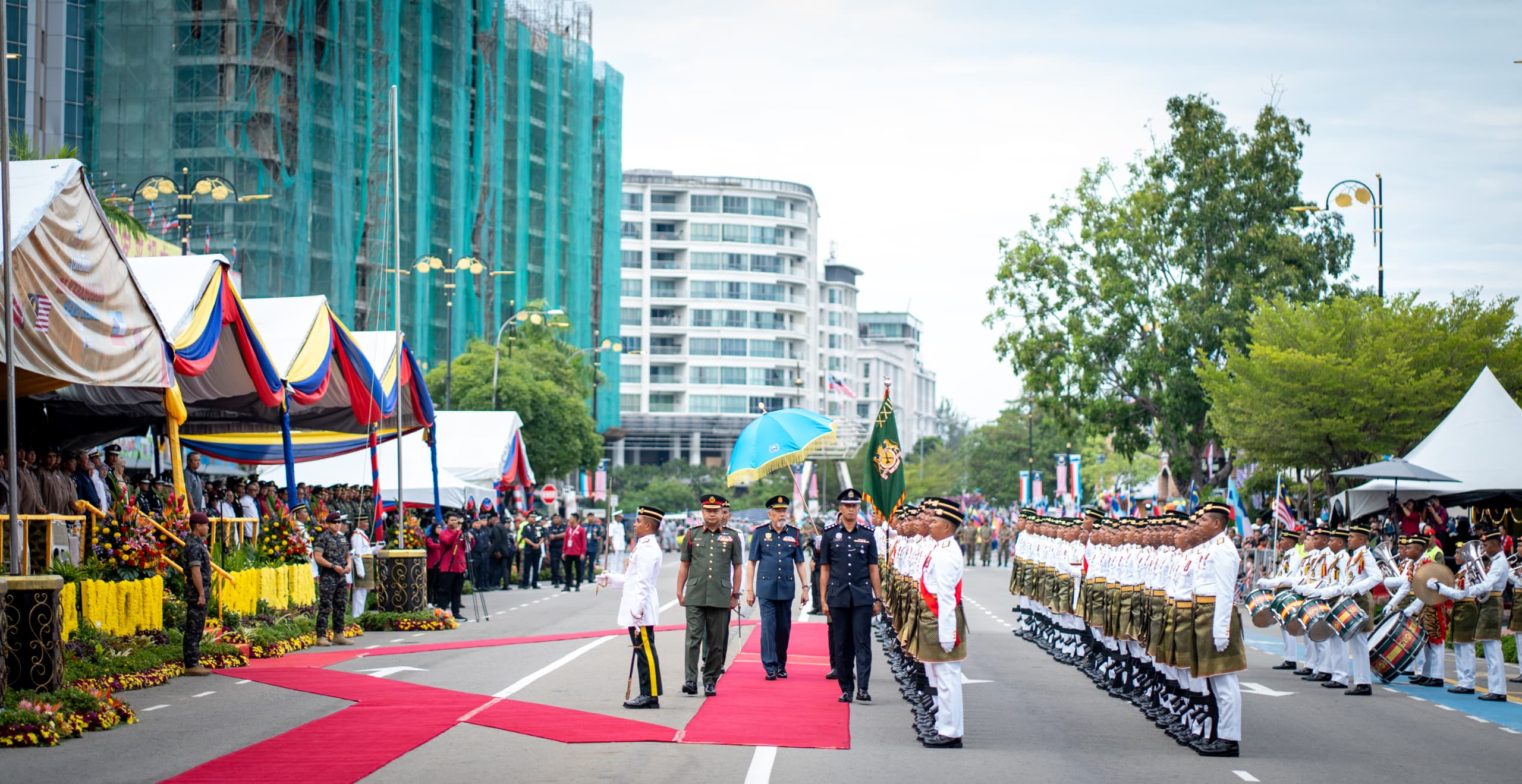 Lebih 50,000 banjiri Jalan Tun Fuad Stephens raikan Hari Kebangsaan ...